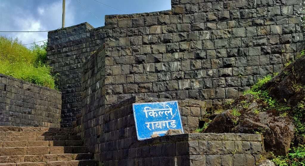 Raigad Fort-How To Reach Raigad Fort - Travel Twilight